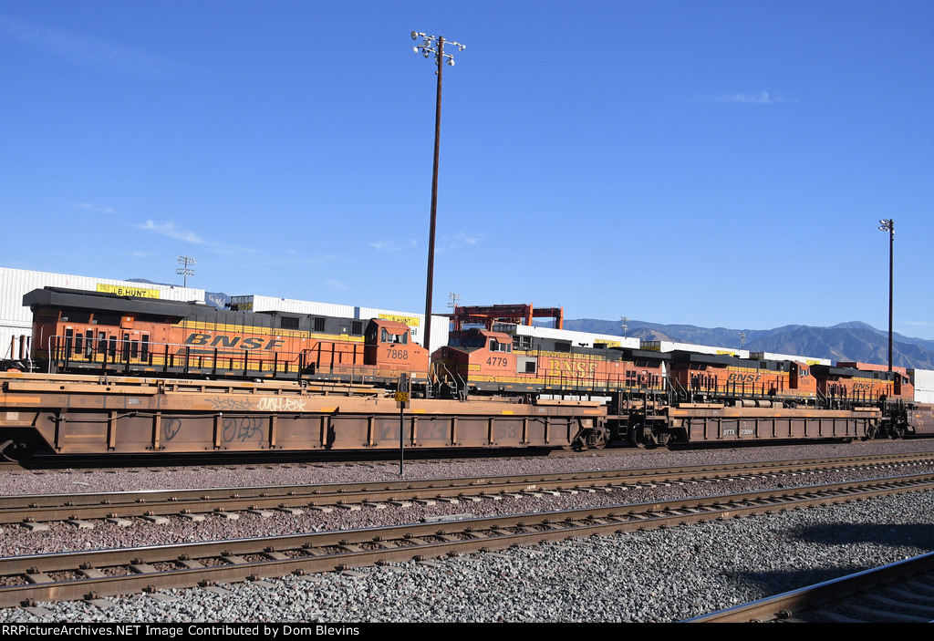 BNSF 7868